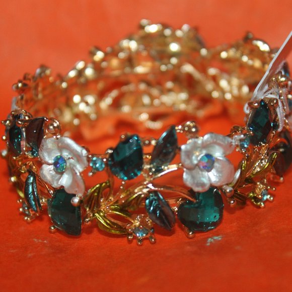 unbranded | Jewelry | Aqua Colored Rhinestoneswhite Flowers Bracelet ...